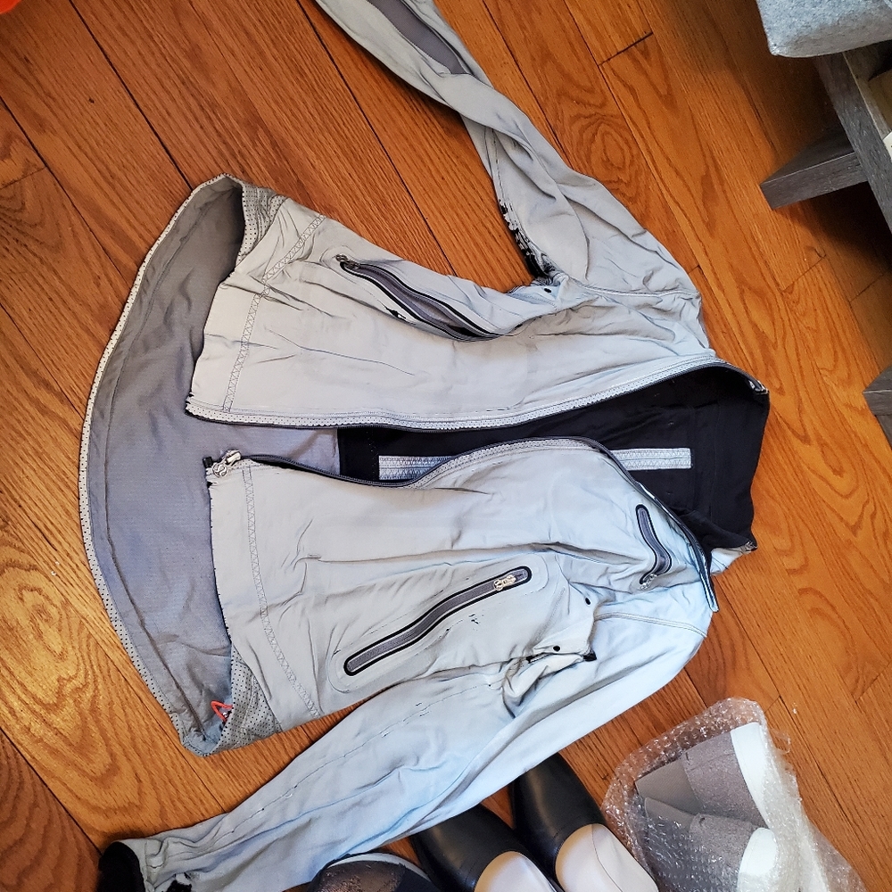 Lululemon Reflective Silver Running Jacket Size 2 - Gem